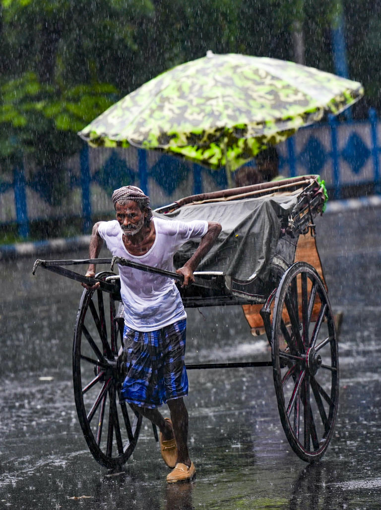 Bengal: Heavy rains trigger landslides, bridge collapses in Darjeeling ...