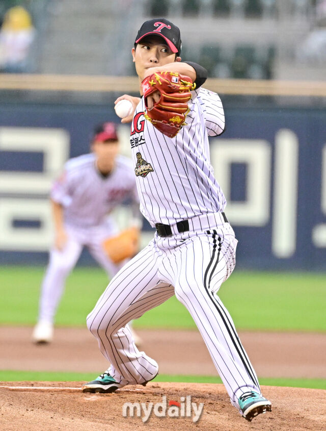 [MD포토] 이정용 '힘차게 던지자'