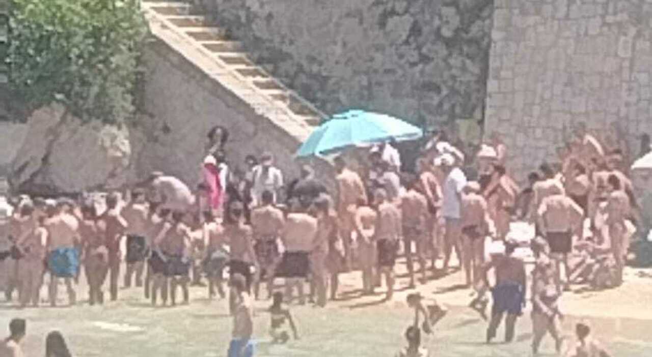 Santa Maria al Bagno incidente oggi: turista si tuffa in acqua bassa a ...