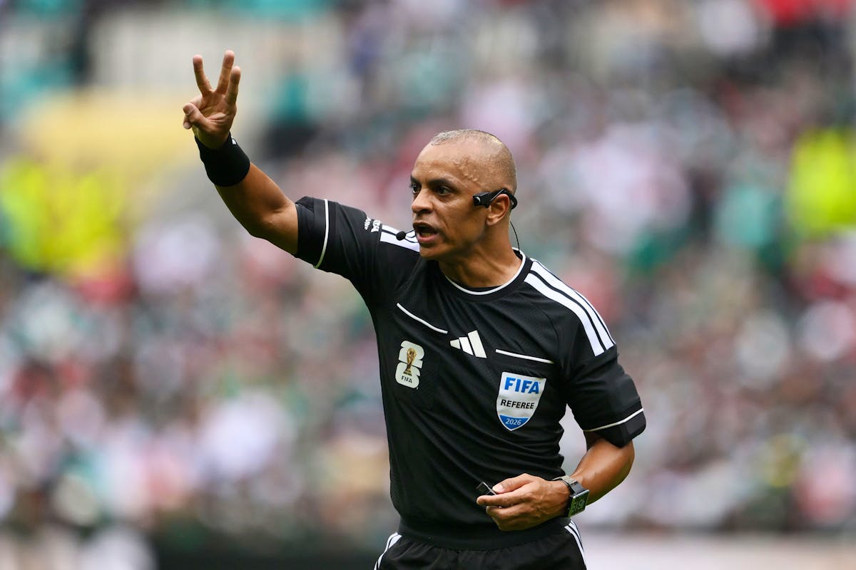 Pourquoi les arbitres ressemblent à des « cyborgs