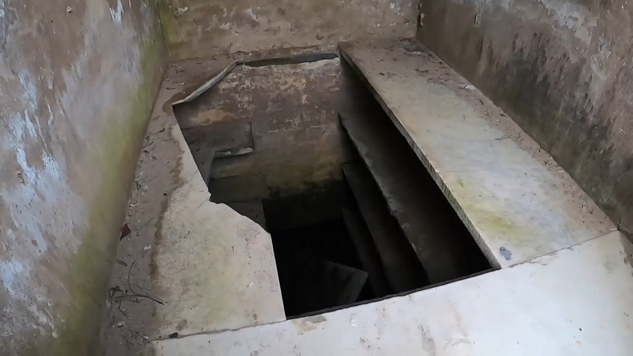 An old Charleston graveyard hid a crypt until “Underneath the Mausoleum ...