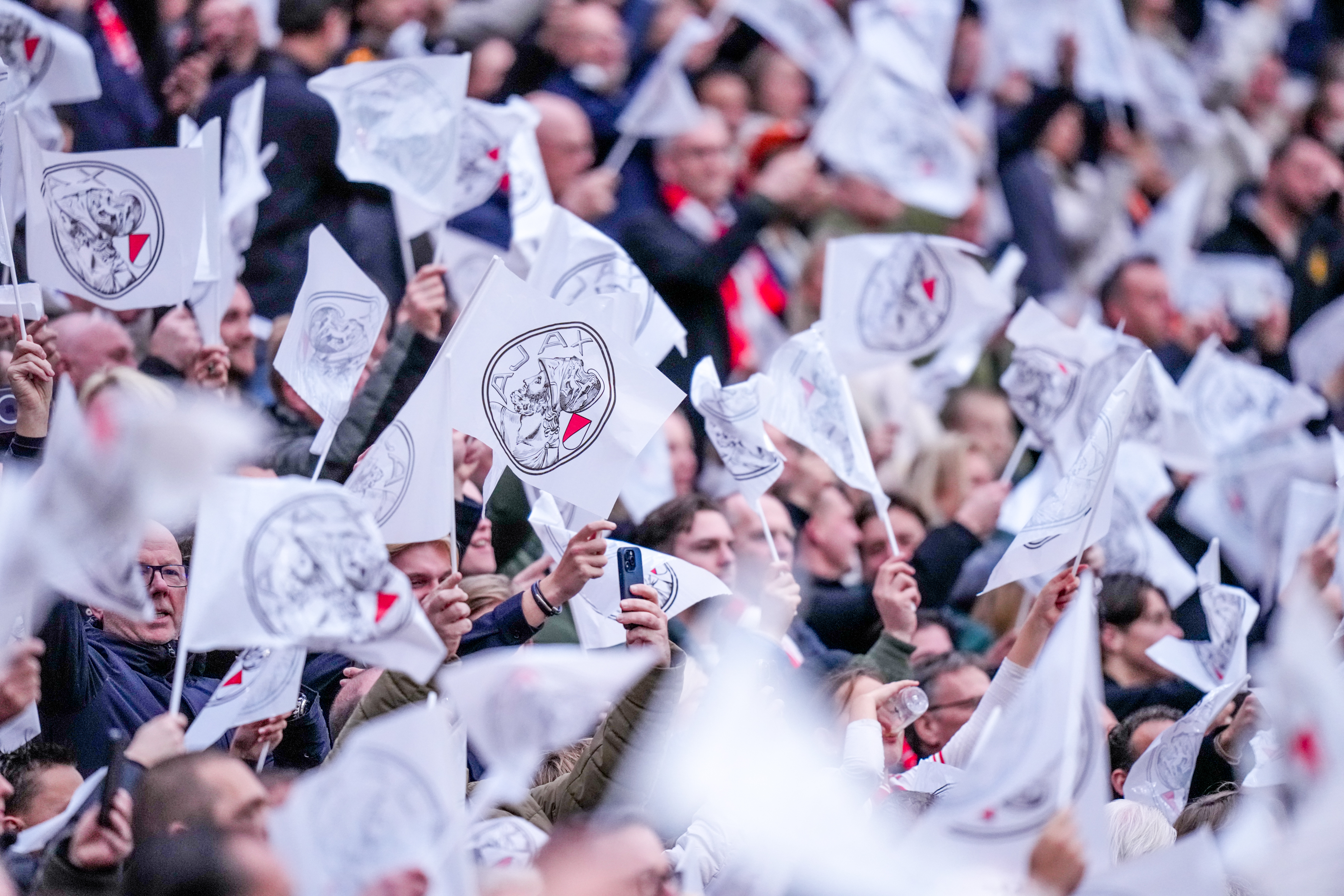 Ajax deelt contract uit aan aanvaller die leeft voor het maken van ...