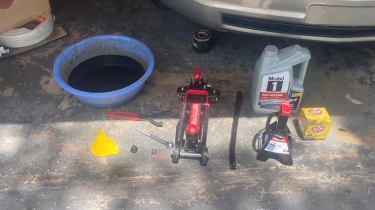 How to tell which size oil filter wrench you need (and how to use one)