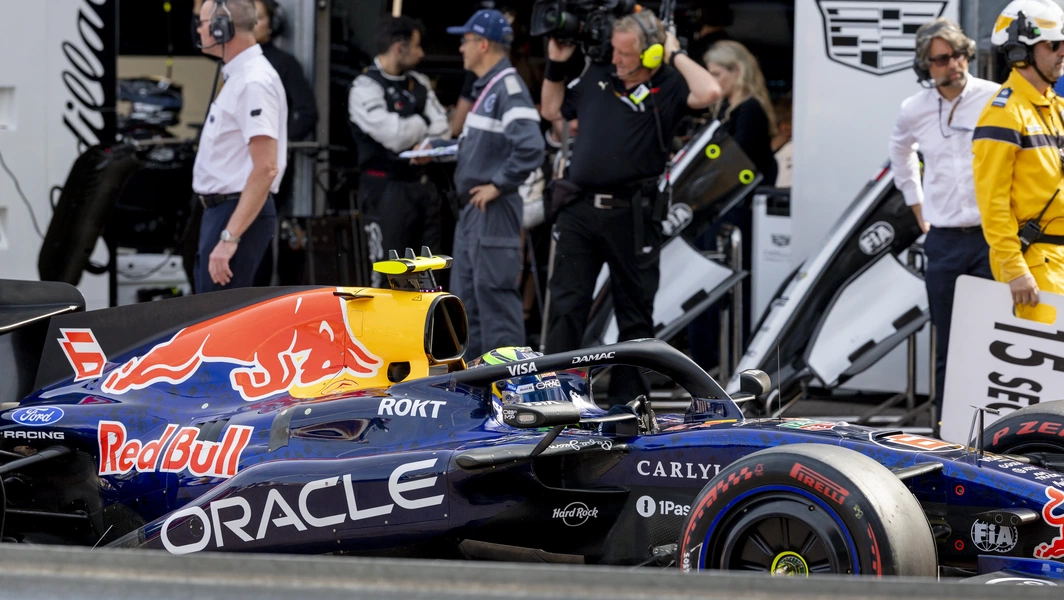 Verstappen eyes pre-summer call on Red Bull future amid clause talk