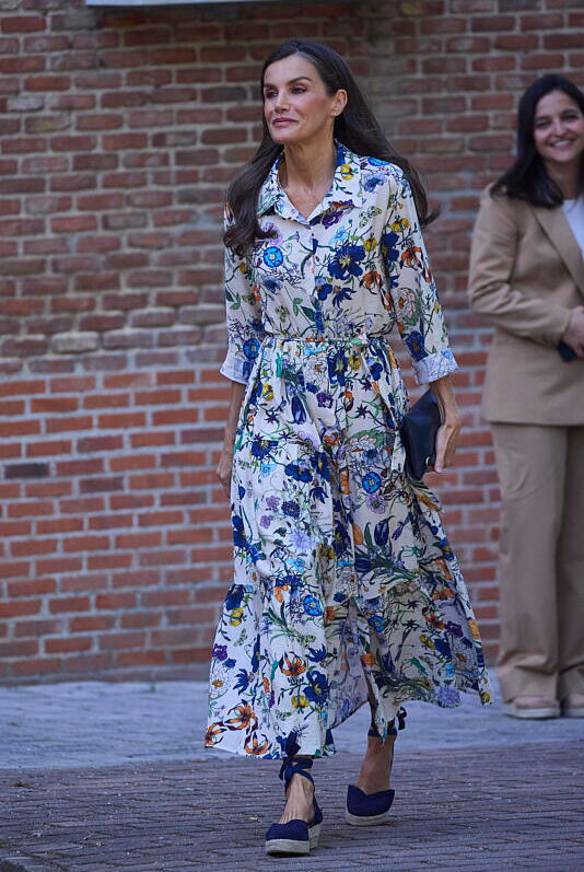 Cette robe que Letizia d'Espagne ne quitte plus est la tendance la plus ...
