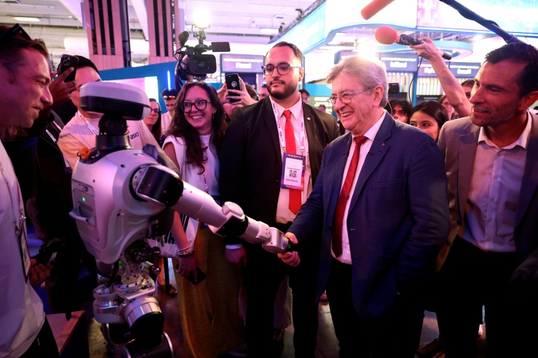 Robots, souveraineté et climatisation : Le Pen et Mélenchon en tour de ...