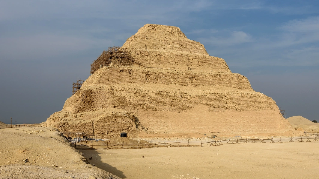 Ancient hydraulic lift theory reshapes pyramid construction history