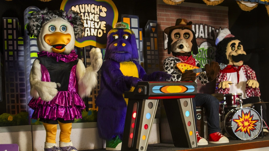 7 nostalgic Chuck E Cheese birthday moments