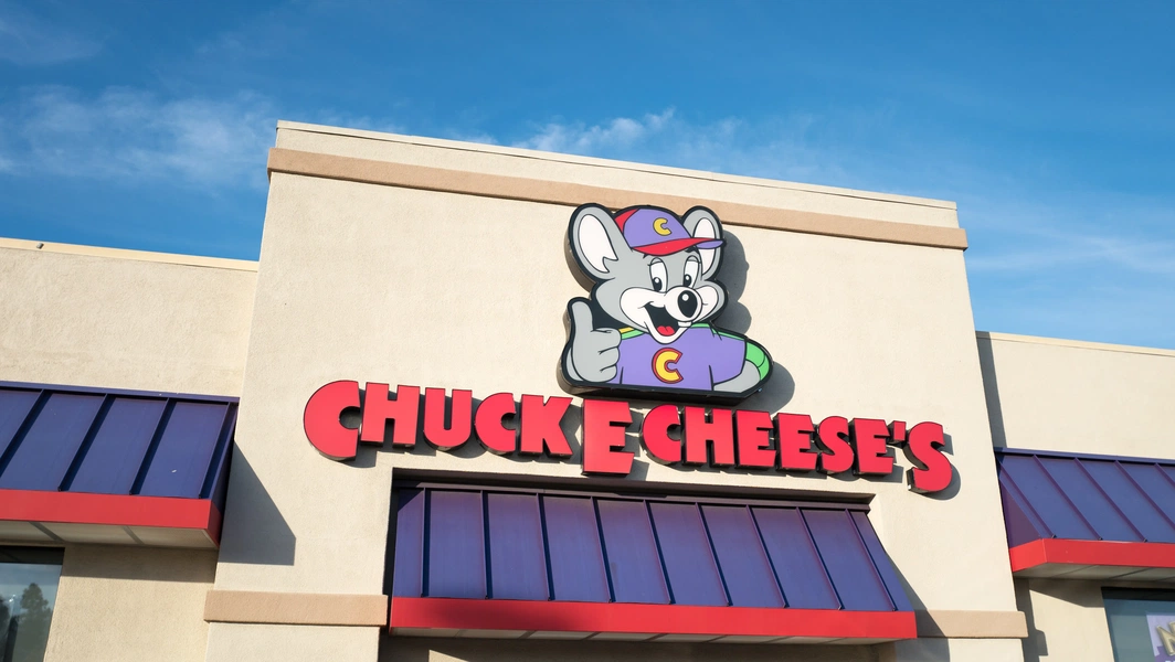 7 nostalgic Chuck E Cheese birthday moments