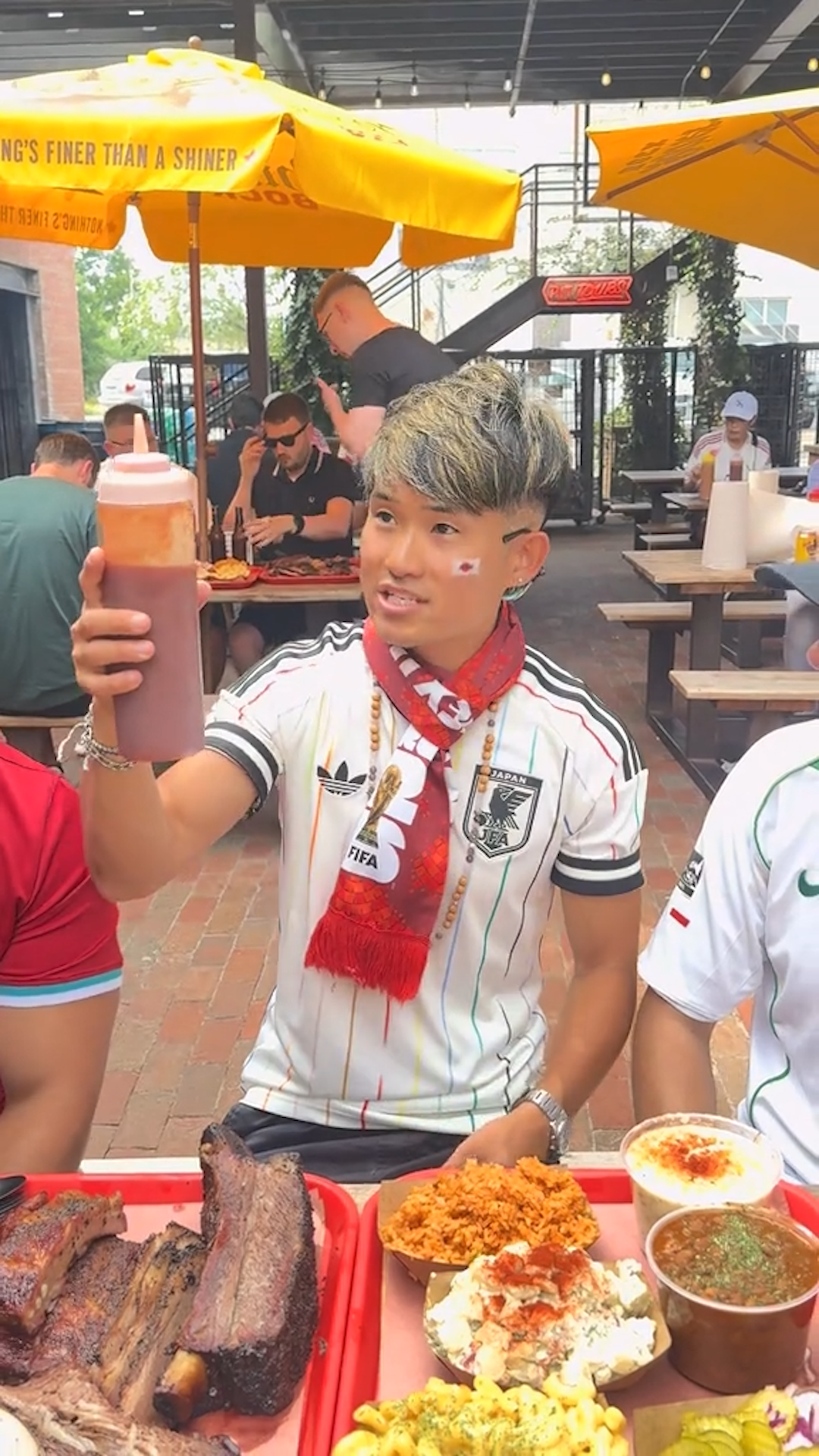 Japanese fan tries American BBQ for the first time - did he use enough ...
