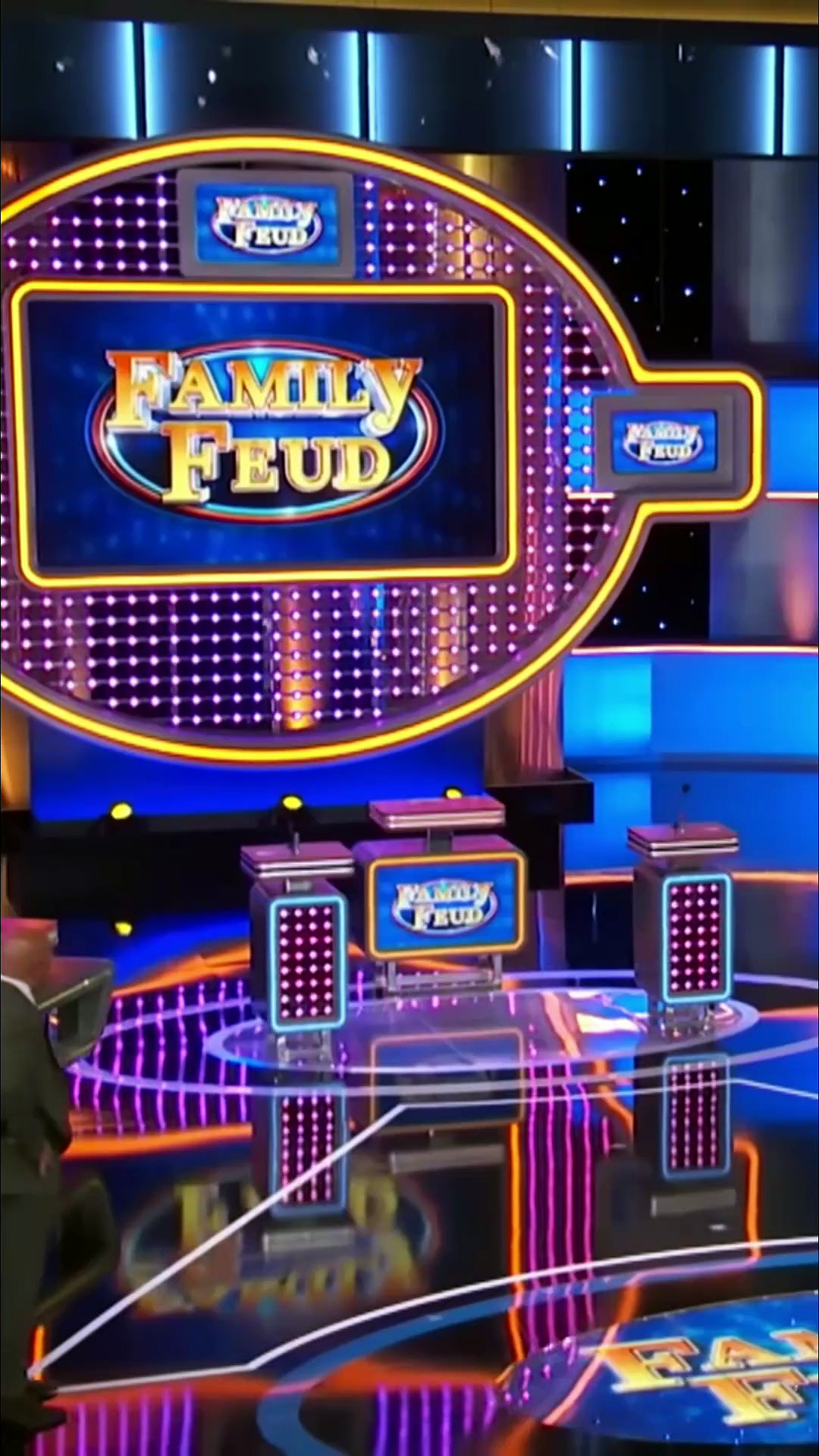Steve Harvey's doppelganger takes over Family Feud