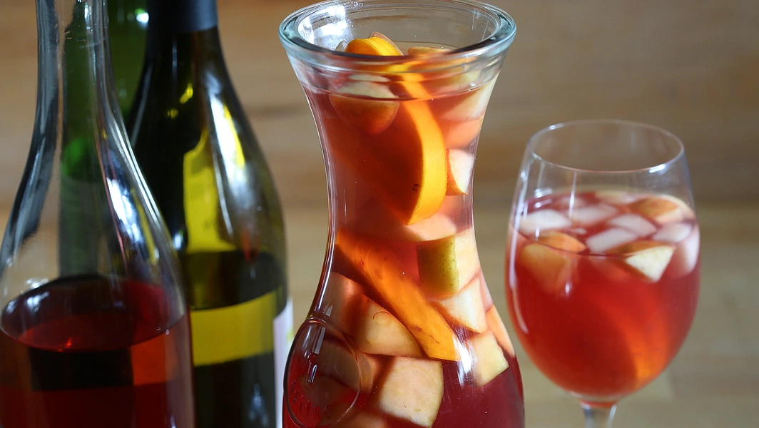 Easy red sangria ingredients and serving tips