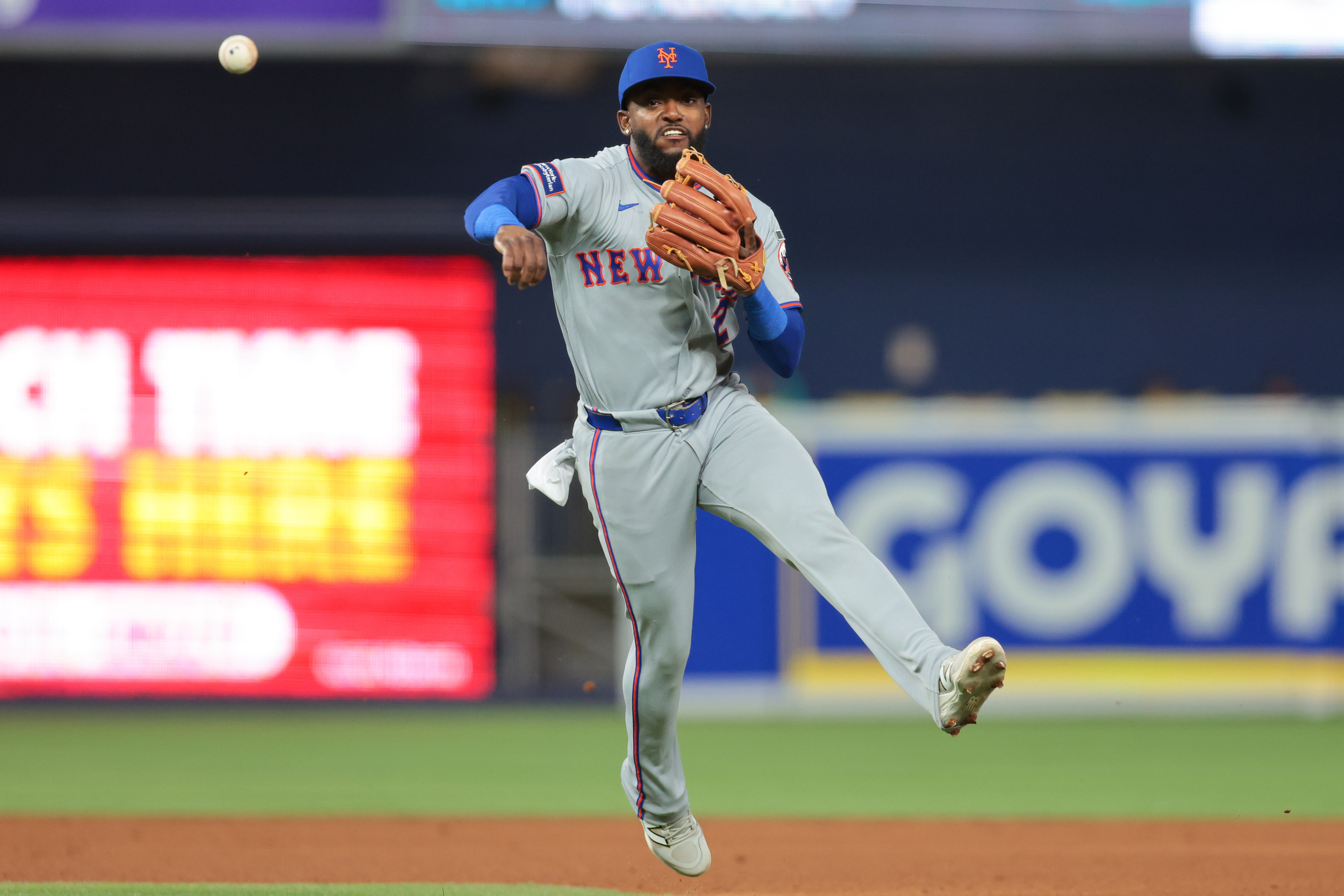 Mets outright Vidal Bruján