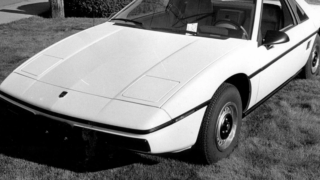 Rare 1987 Pontiac Fiero SE with 5,684 miles heads to auction