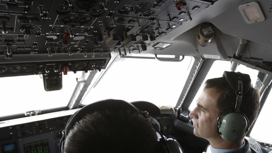 Spanish king and crown princess complete first joint flight