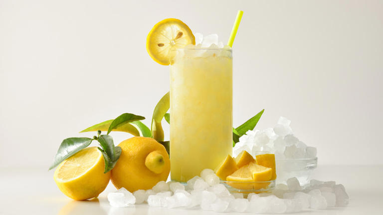How to make a refreshing lemon slushy for summer with just 2 ingredients