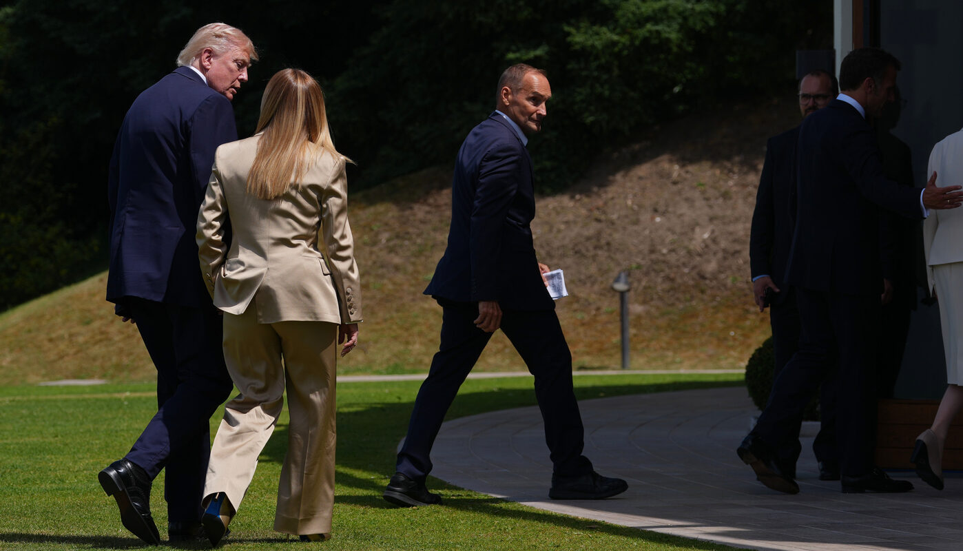 Trump: “Meloni mi ha implorato di fare una foto con lei, mi ha fatto ...