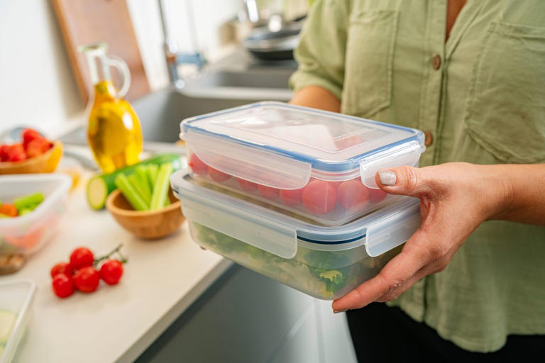 When plastic food containers are unsafe to use