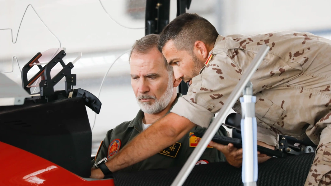 Spanish king and crown princess complete first joint flight