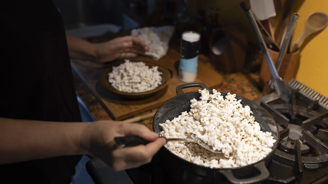 6 creative methods for popping popcorn