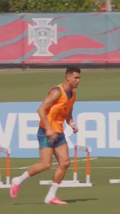 Vertical soccer WC26 Portugal training
