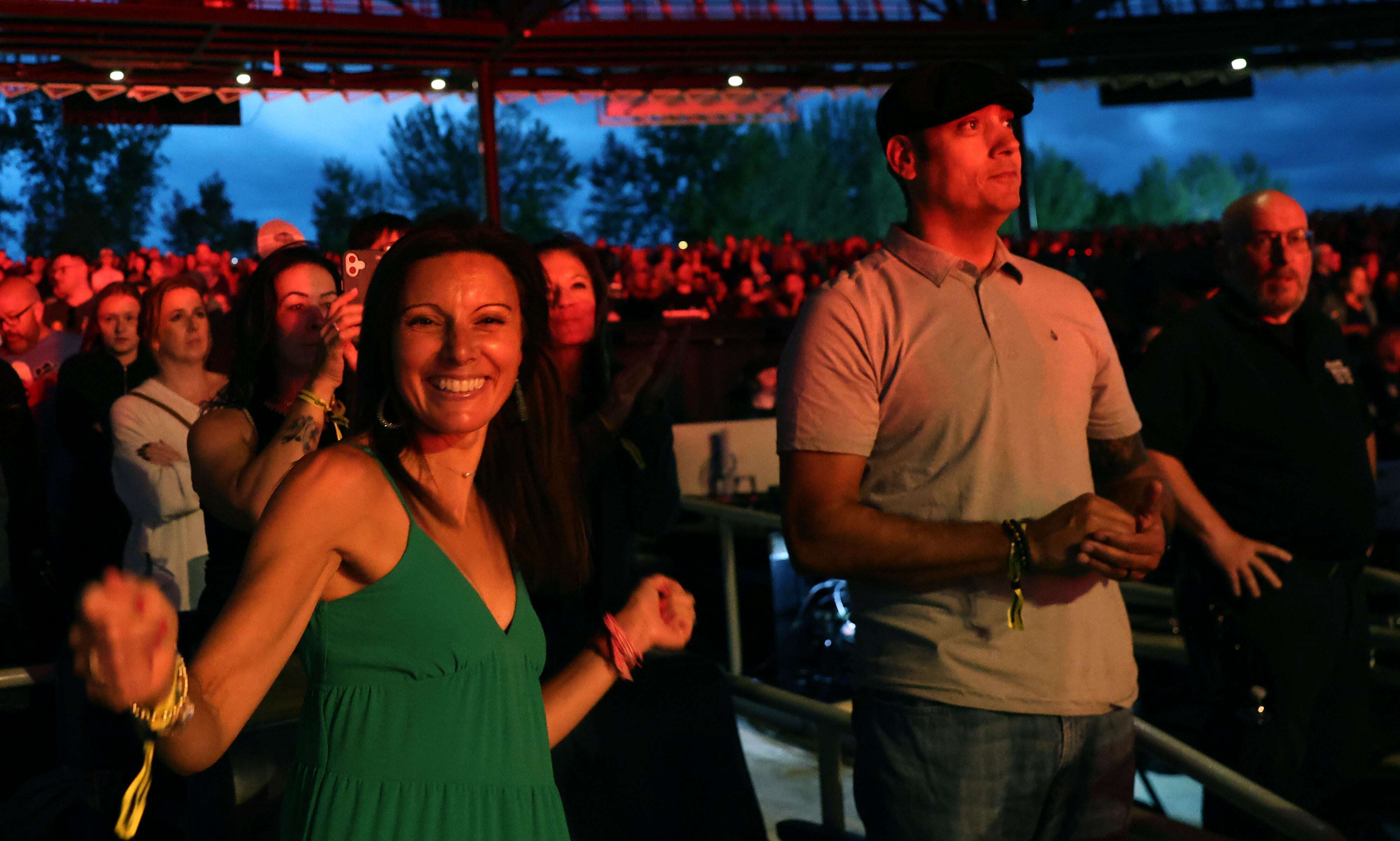 Mumford & Sons ignite Syracuse with relentless momentum, touch of World ...
