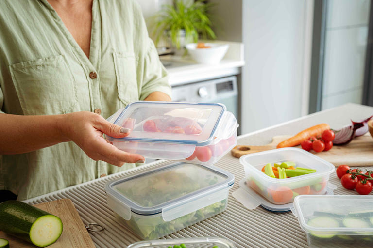 When plastic food containers are unsafe to use