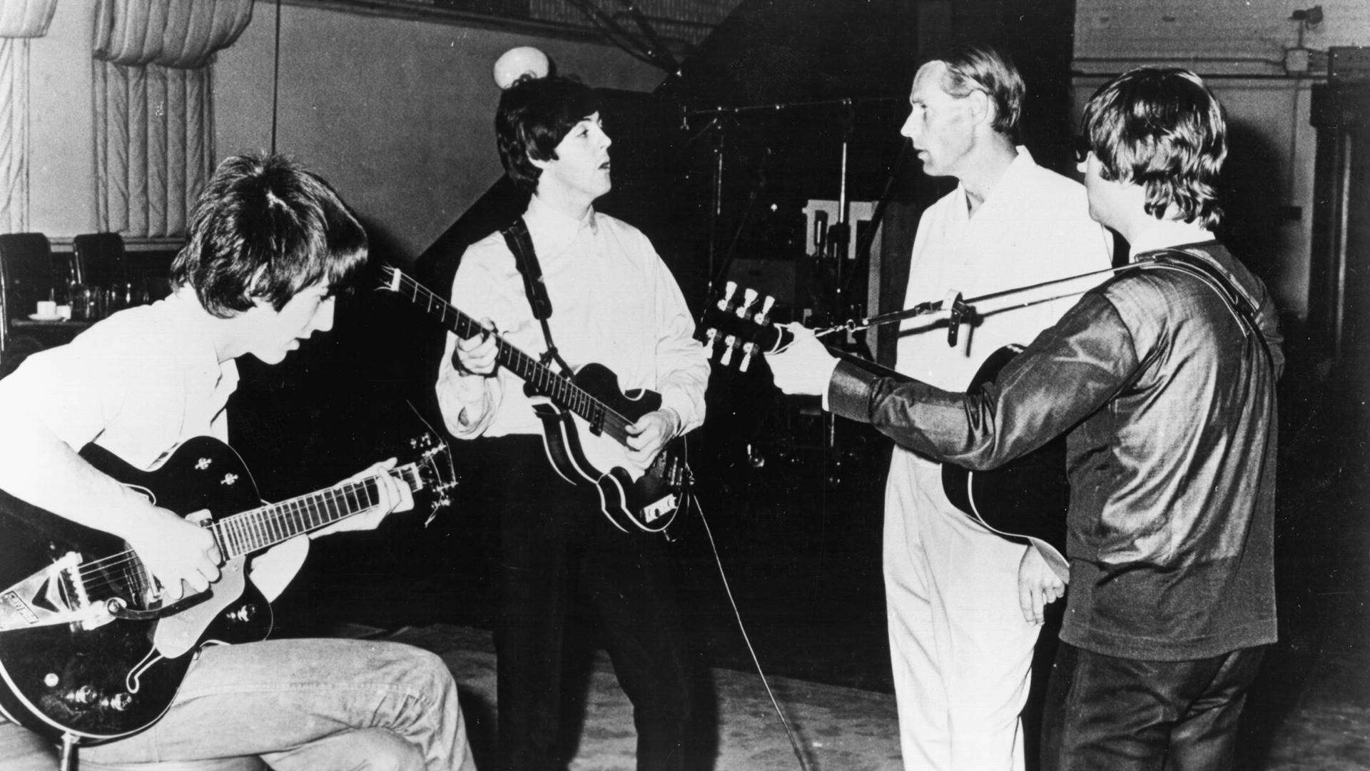A melhor harmonia dos Beatles, segundo George Martin