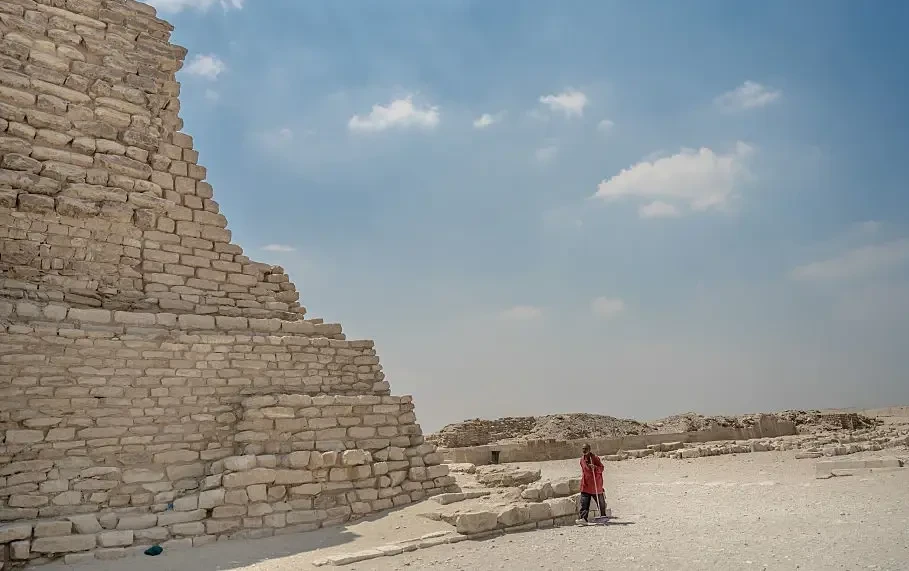 Ancient hydraulic lift theory reshapes pyramid construction history