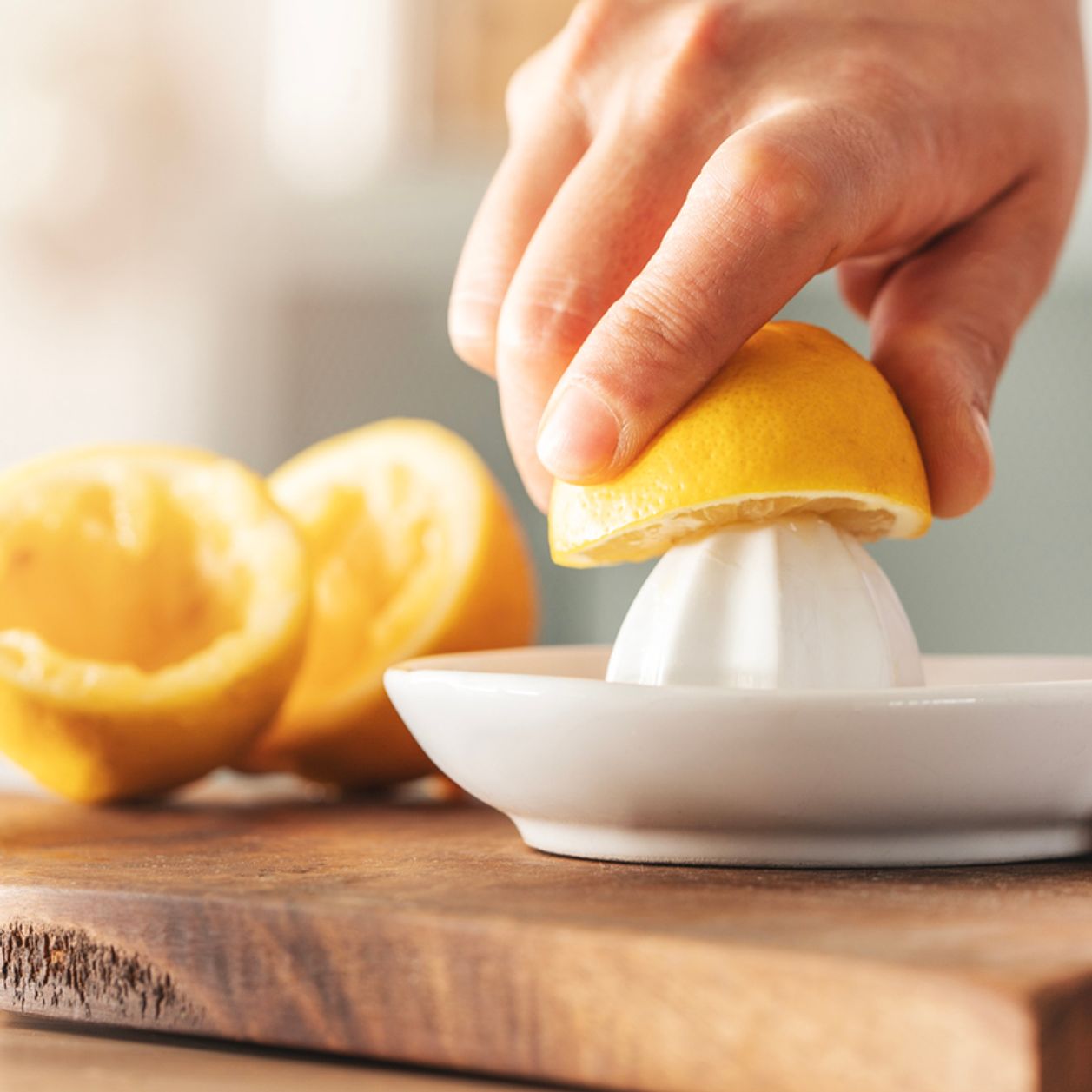 Ce déchet de cuisine que tout le monde jette est en réalité un ...