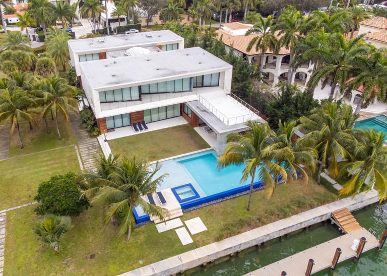 California millionaires hatch escape plans over fears the billionaire ...