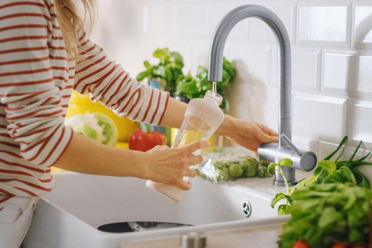 Zo lang kun je kraanwater in je flesjes bewaren en nog prima drinken