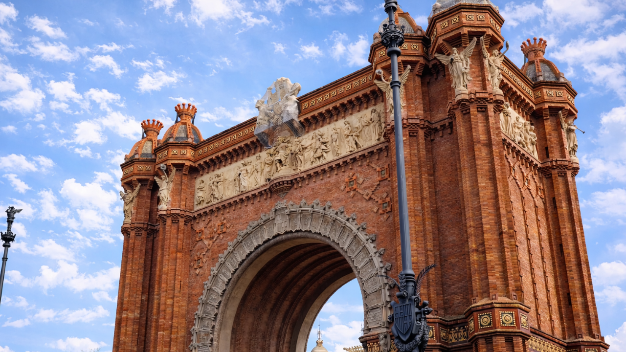 Paseo por el histórico parque de Barcelona (4K)