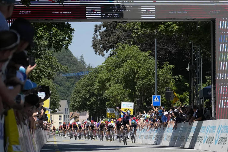 Giro di Svizzera Donne 2026, volata senza storia: sparata di Zoe ...