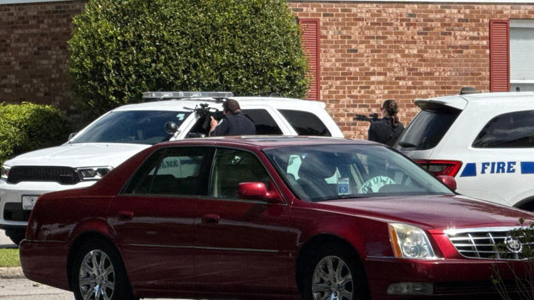 Large police presence seen on Carriage Drive in Aiken