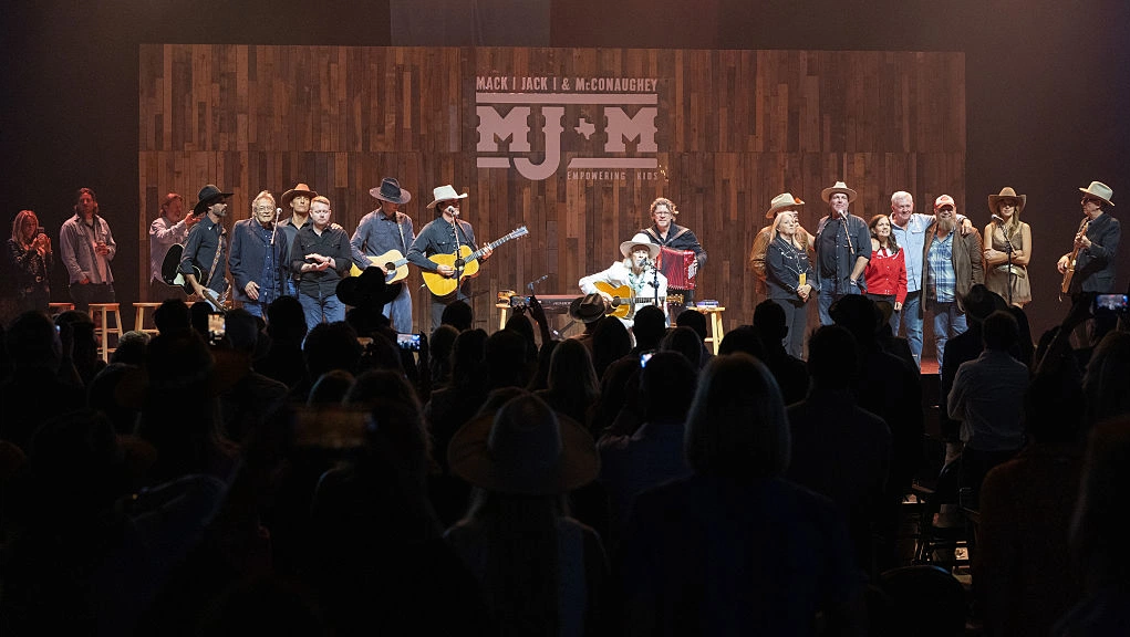 17 legendary country music icons still making their mark