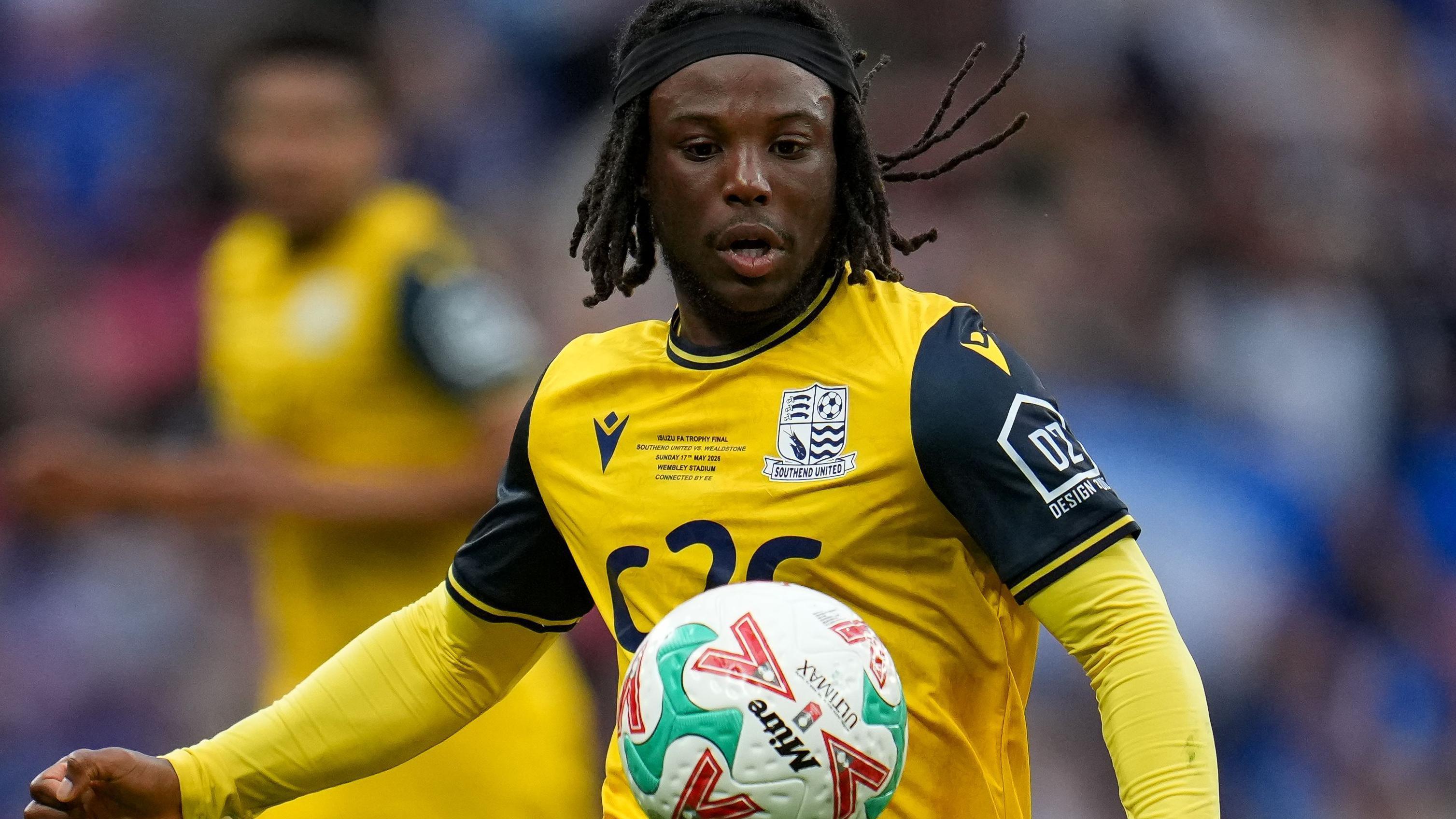 Oldham sign Southend midfielder Appiah-Forson