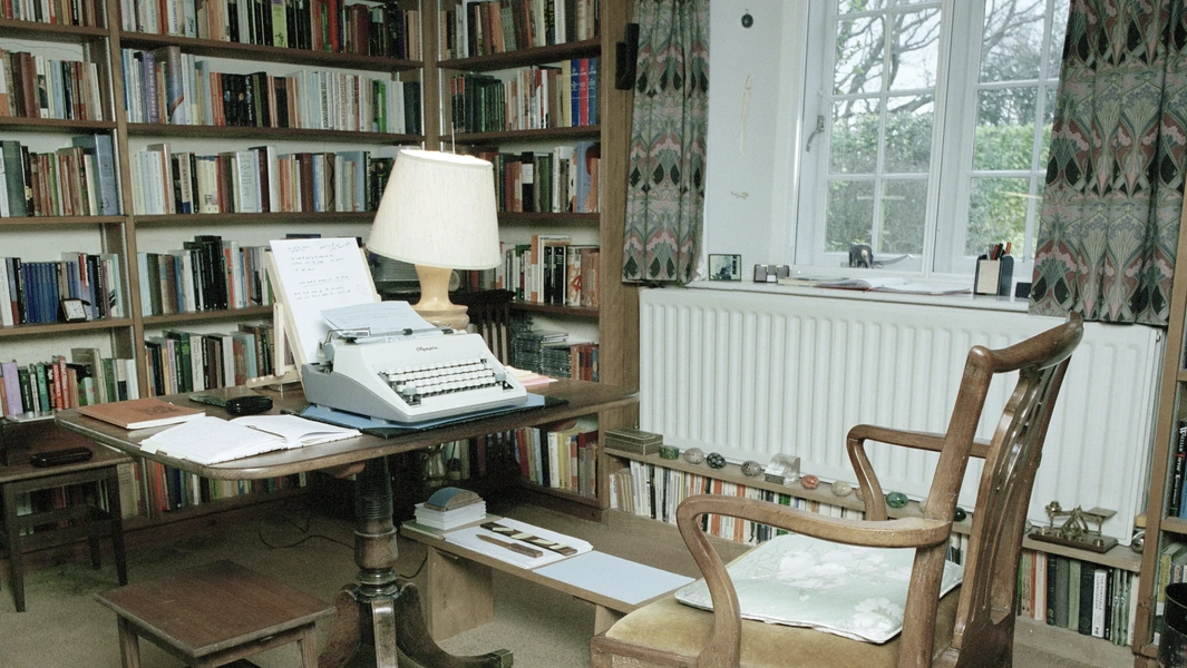 7 unusual writing rituals of famous authors