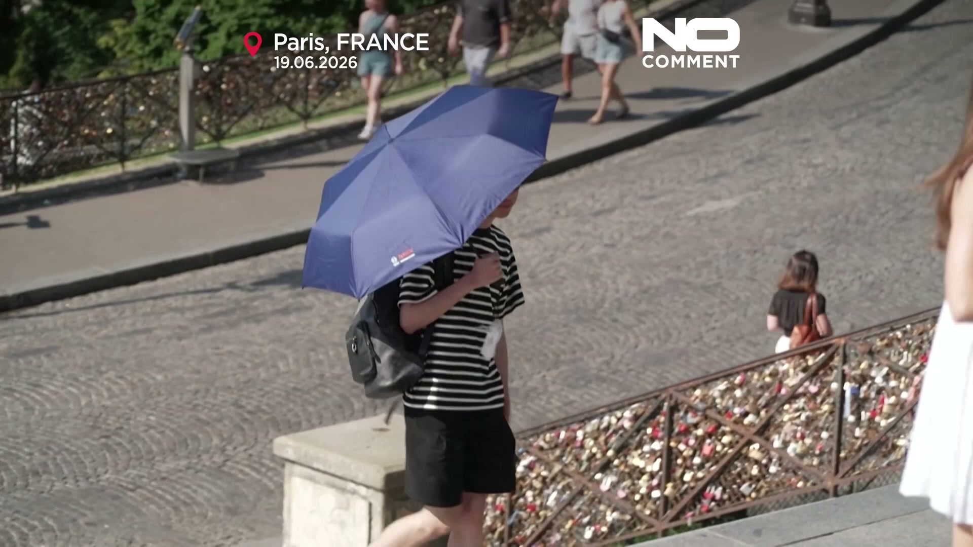 Heatwave nears 40C in France, forcing tourists to change routines