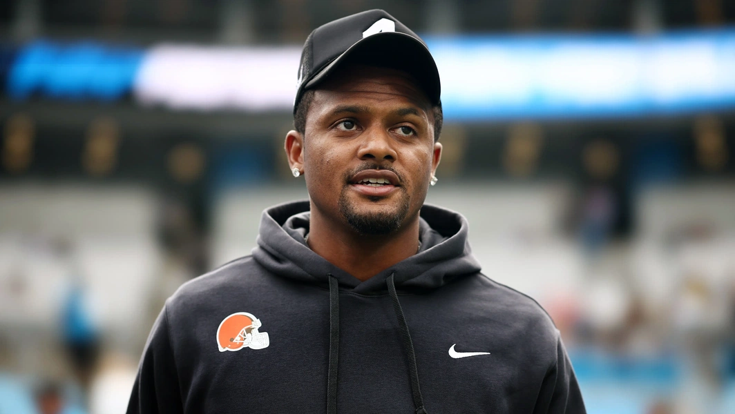Sanders narrows gap with Watson in Browns QB battle