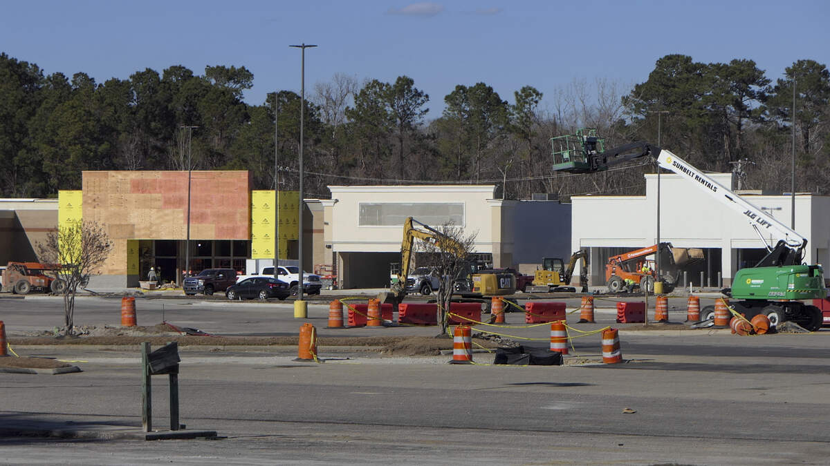This popular chicken wing chain is set to open at growing Conway ...