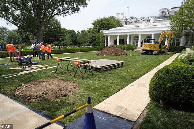 Report: Inside Trump and Melania's separate White House bedroom doors