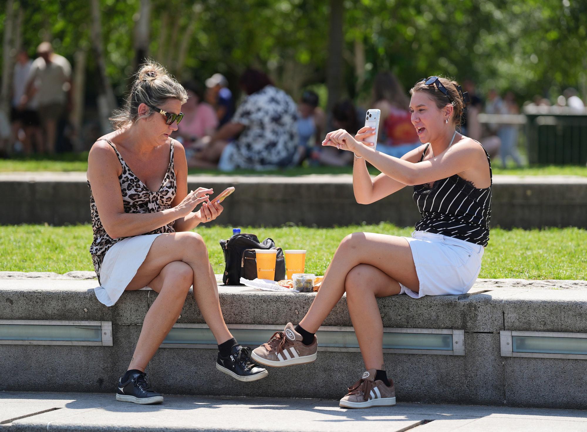 Northern Ireland weather: Temperatures not to rise to 'extreme heat ...