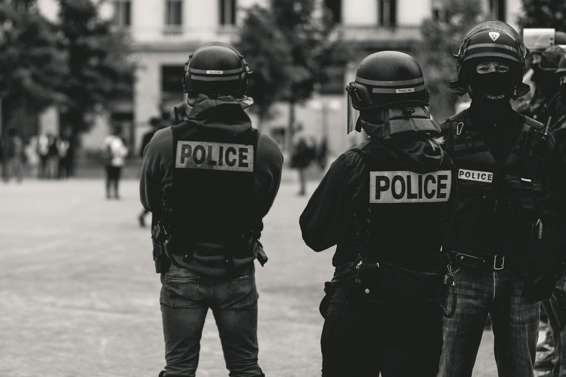 UK backs France's fight against migrants crossing the border through ...