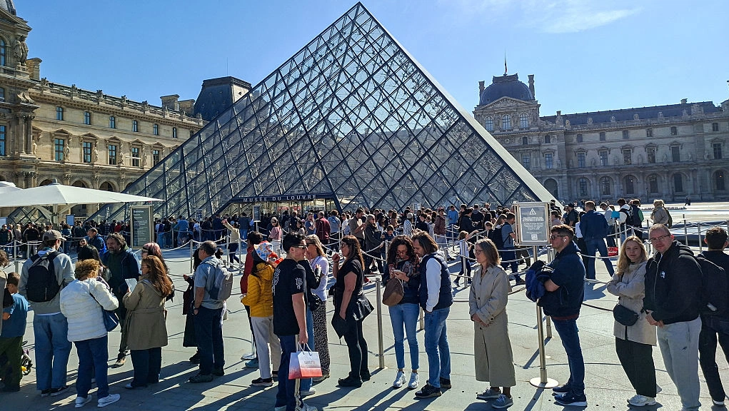 15 overrated tourist attractions around the world