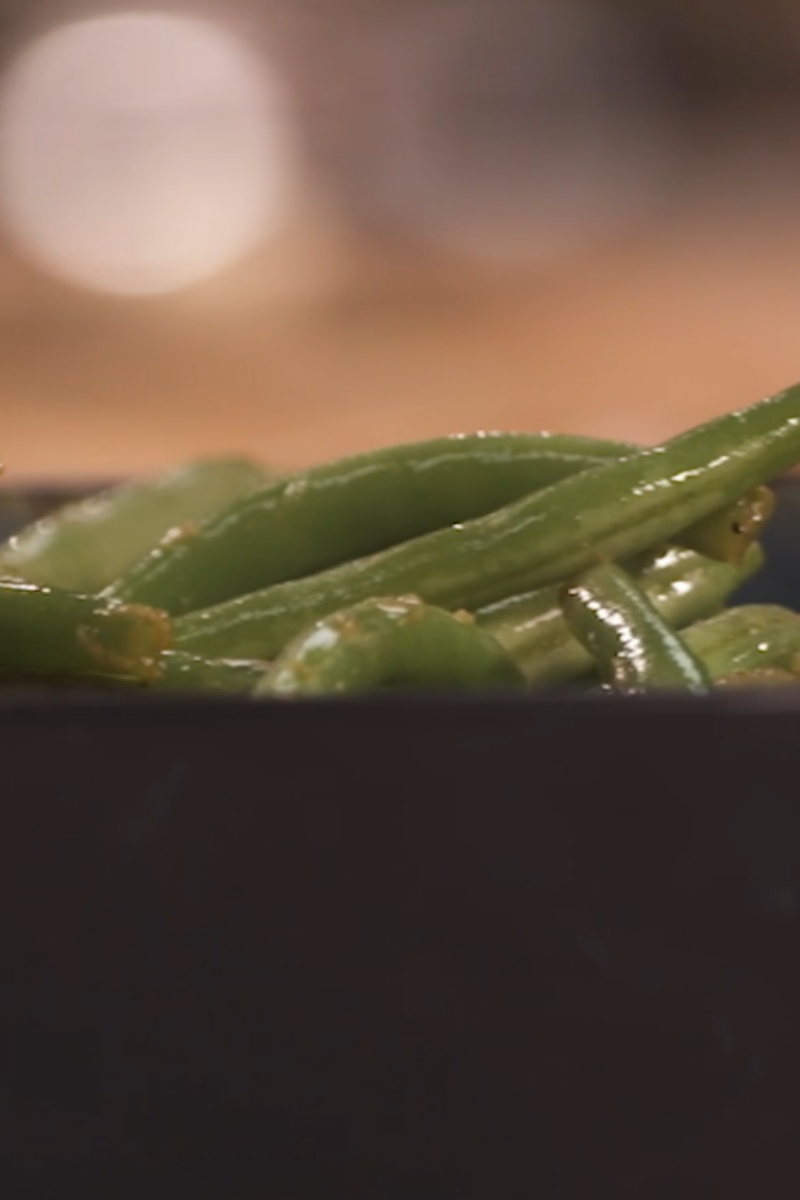 Garlic green beans with toasted almonds