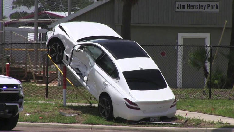 Dramatic police chase ends in crash as suspects flee on foot in Merritt ...