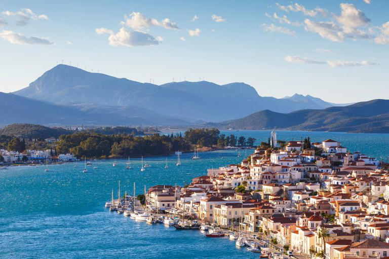 Brits in Greece warned to be prepared as holiday hotspot hit with alerts