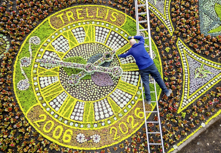 Edinburgh's annual floral clock unveiled for 2026 with 35,000 flowers ...