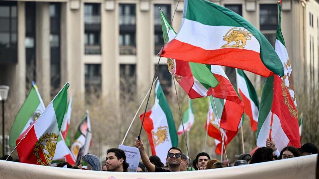 À Paris, un rassemblement « contre les exécutions politiques en Iran ...
